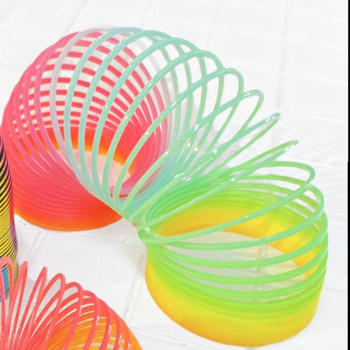 Jual SLINKY SPRING TOYS RAINBOW COLOR /mainan anak per fidget warna warni 1 - D 7,5cm T 6cm ...