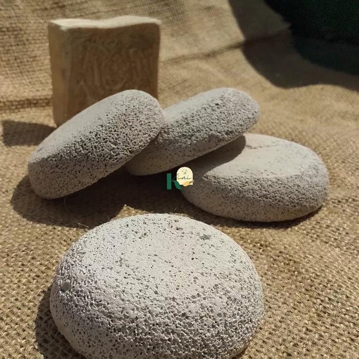 Jual Batu Apung Serbaguna/ Gosok Tumit Kaki Foot Scrub - Kab. Jember - kinibumi | Tokopedia