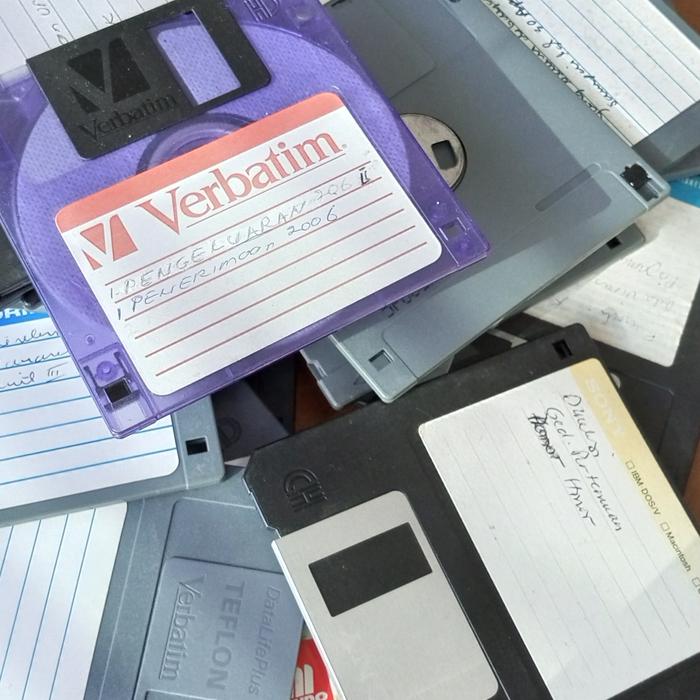 Jual floppy disk disket bekas masih fungsi buat komputer jadul - Kota ...
