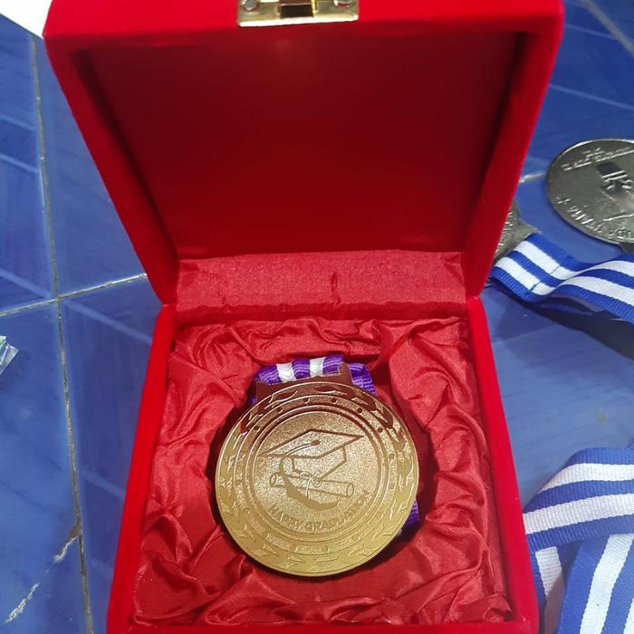 Jual medali custom satuan free box (1 muka) / medali box / box bludru ...