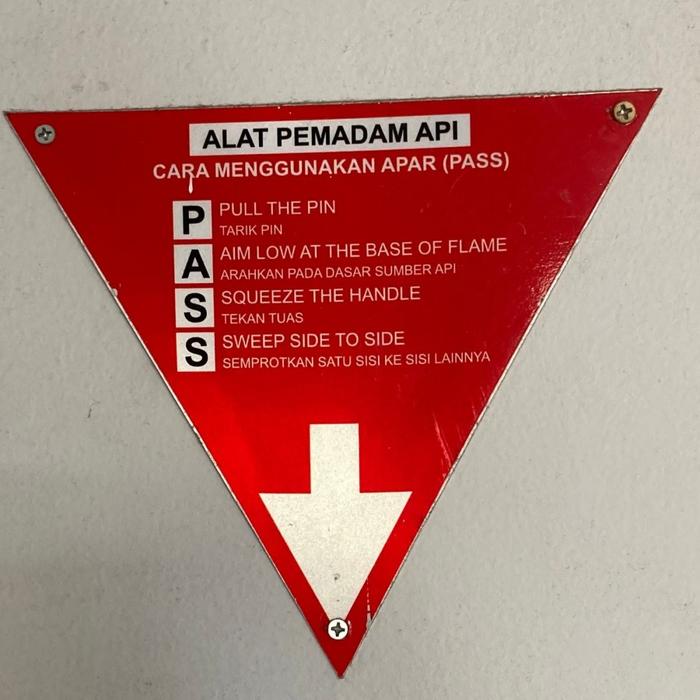 Jual sign akrilik penggunaan apar dalam bentuk tanda segitiga apar ...