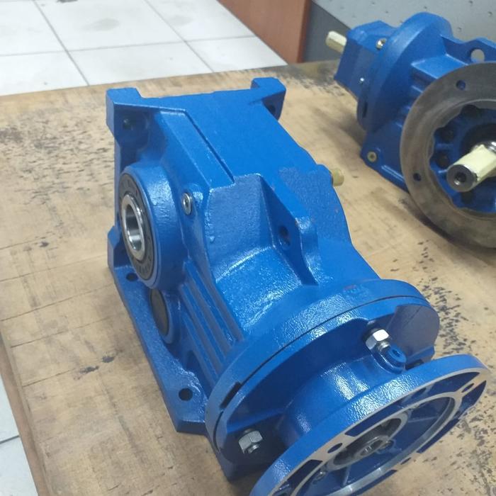 Jual Helical Bevel Gear Box Transmax TKA-67B ratio 30.22 utk motor 3HP ...