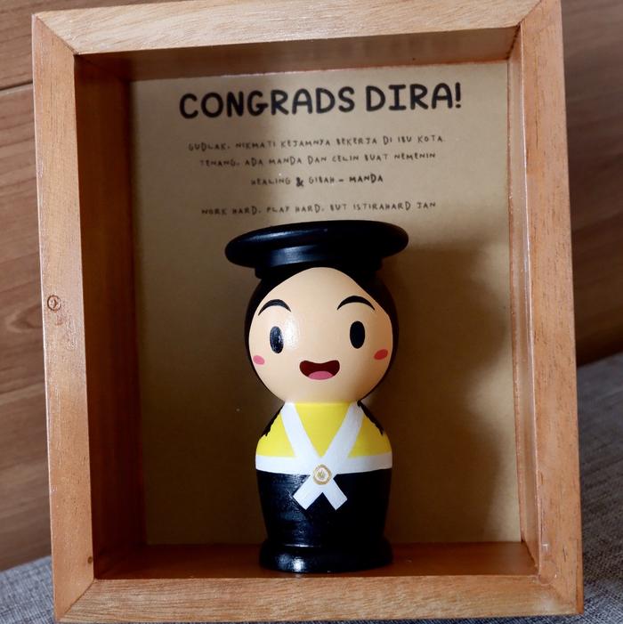 Jual REGULAR MIDI GRADUATION BIG FRAME - boneka kayu 10cm wisuda custom ...