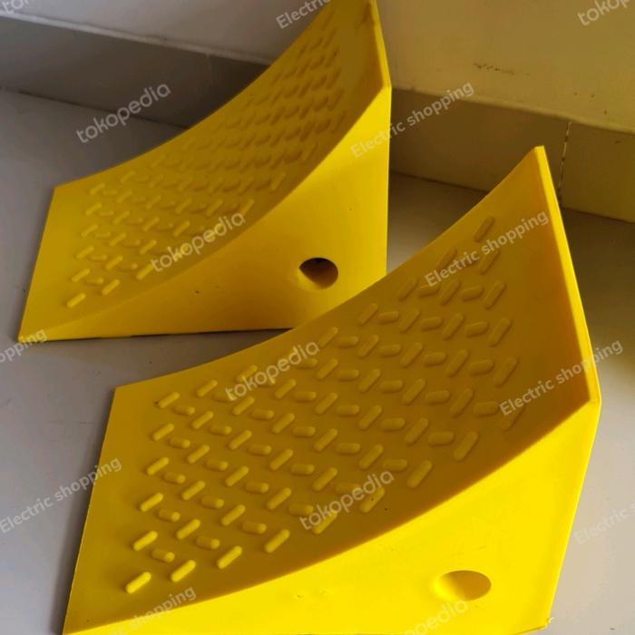 Jual Wheel Chock Polyurethane size : 280 x 200 x 200 mm kapsitas 20 Ton ...