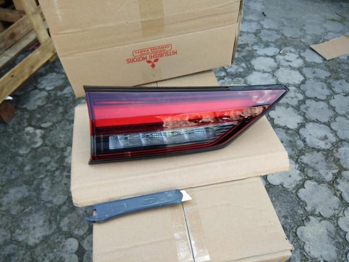 Jual LAMPU REFLEKTOR BAGASI KIRI XPANDER FACELIFT 2022 - 8330B393 ...