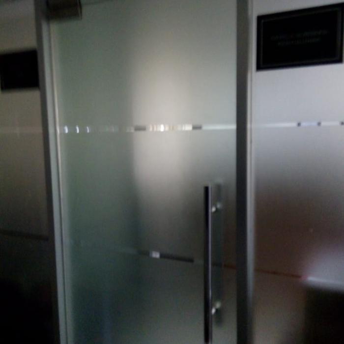 Jual partisi ruangan kaca tanpa kusen / bingkai pintu frameless - Kab ...