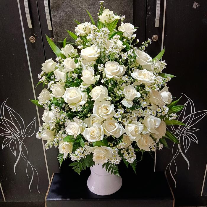 Jual karangan bunga meja rose putih bunga fresh grads - Jakarta Selatan ...