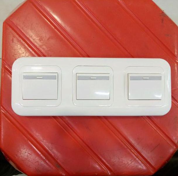Jual Panasonic Wide Series Saklar 3 Gang / Triple Mata besar - Jakarta ...