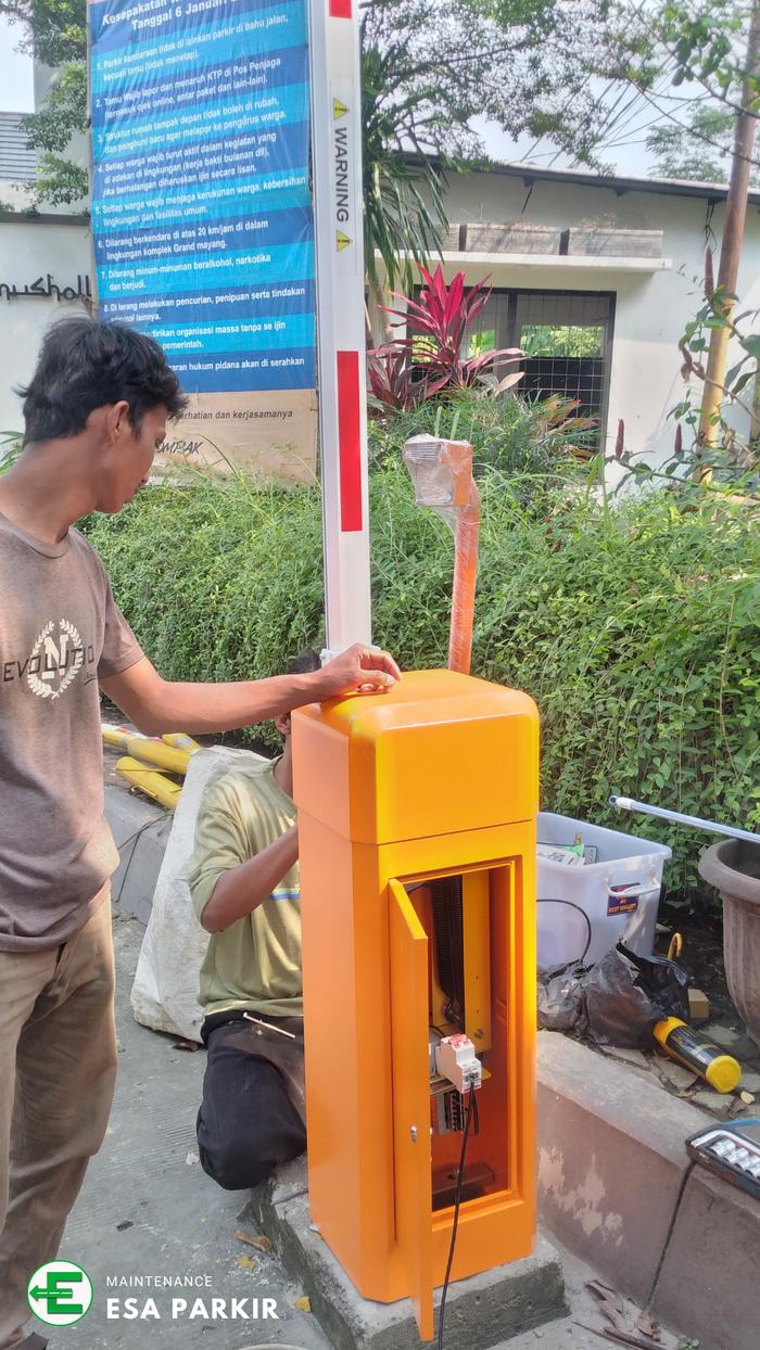Jual MESIN BARIER GATE MX50 SUDAH INSTALASI DENGAN REMOTE CONTROL ...