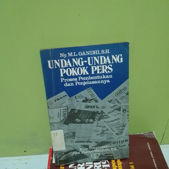 Jual buku undang-undang pokok pers proses pembentukan oleh Padmo ...