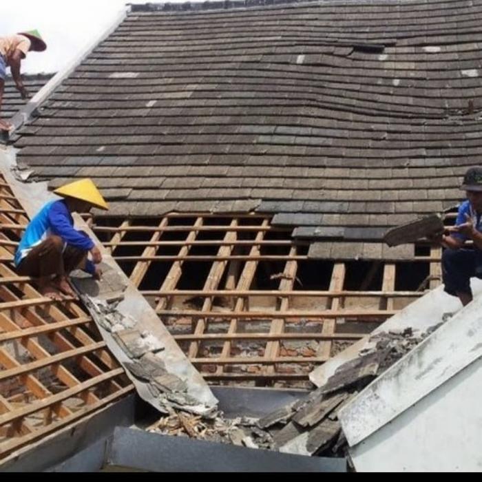Jual Tukang bongkar atap lama pasang baja ringan genteng keramik - Kota ...