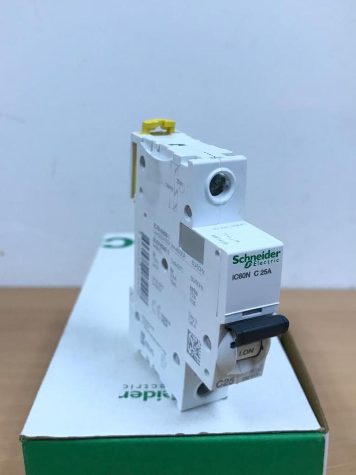 Jual MCB AC/DC Schneider Electric iC60N 1P 6KA Kurva C ukuran 1A hingga 63A - 25A - A9F74125 ...