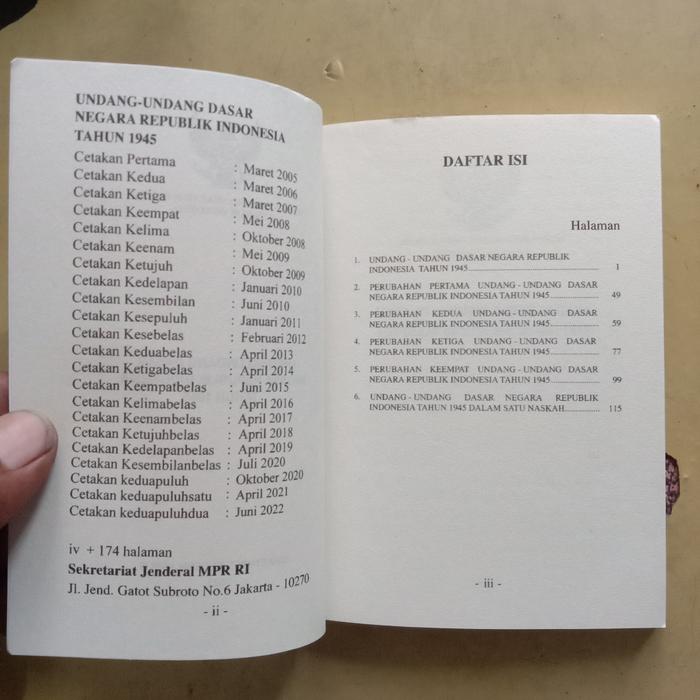 Jual Undang Undang Dasar Negara Republik Indonesia 1945 / Buku Baru ...