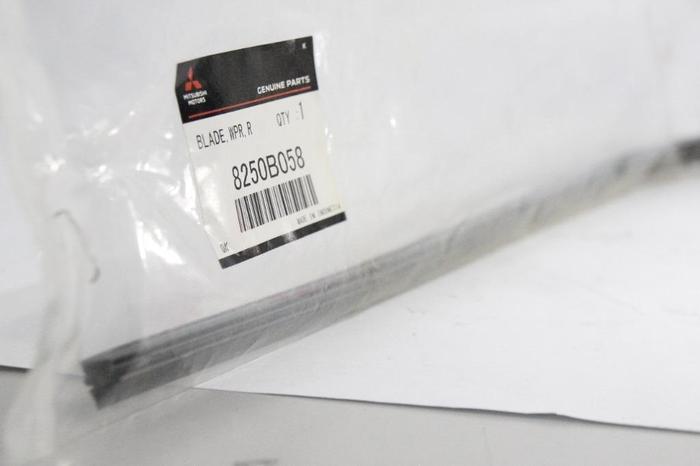 Jual KARET WIPER BLADE MITSUBISHI XPANDER ASLI MITSUBISHI KANAN RH ...