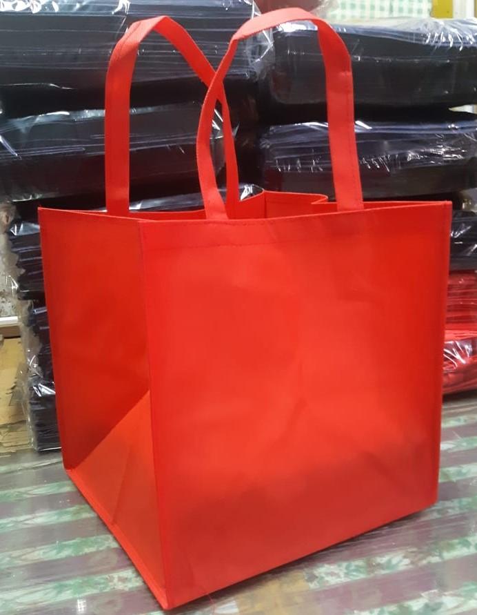 Jual Goody Bag Spunbond Ukuran Kotak TxPxL = 30X30X30 - Merah - Kab ...