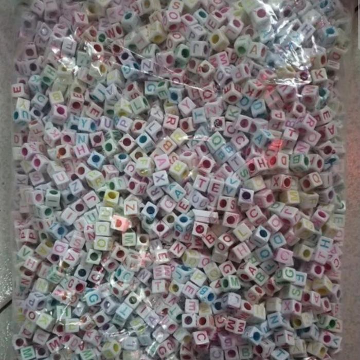 Jual 1 Pon Mote Motif Kubus Dengan Tulisan Huruf Ukuran 6mm Warna putih ...
