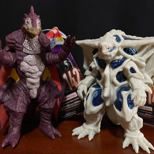 Jual Kaiju Ultraman bandai monster sofubi bandai figure geranda zoiger ...