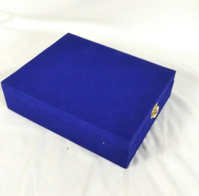 Jual Box bludru frame wayang dudukan - Jakarta Timur - Carisouvenir ...
