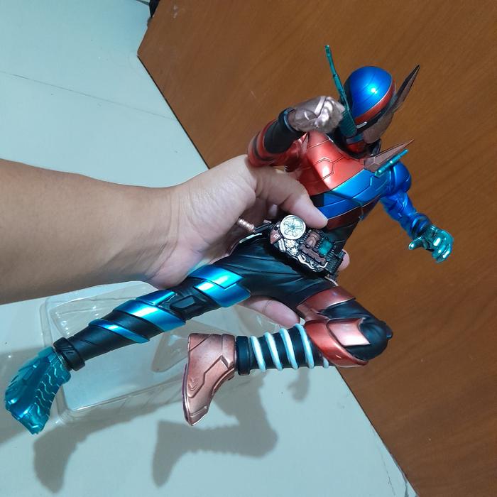 Jual 1/6 figure kamen rider build ichiban kuji sofvics non bandai - Kab ...