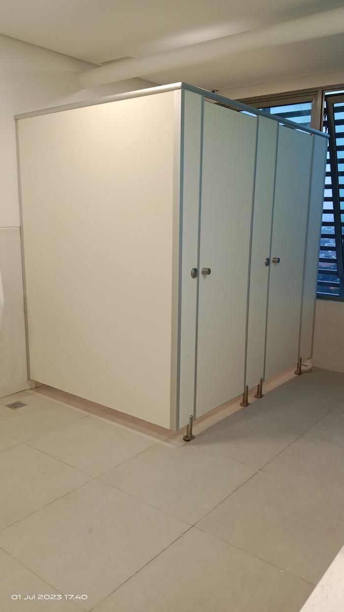 Jual PARTISI CUBICLE TOILET PHENOLIC RESIN - Kab. Tangerang - Abiyyu ...
