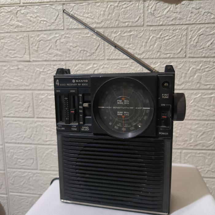 Jual radio compass Sanyo RP 8300 jadul vintage normal ada minus baca ...