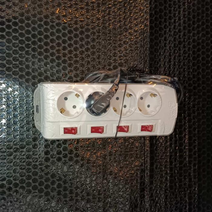 Promo Stop kontak extension BROCO 3 4 5 6 Lubang saklar tersendiri kbl 1.5m - 6 Lubang Saklar ...