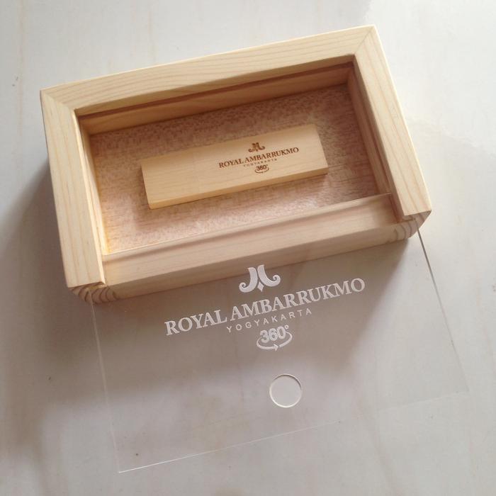 Jual Flashdisk kayu + box tutup akrilik satuan - Kab. Sleman - Dharel ...