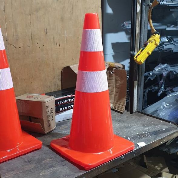 Jual Traffic Cone Kerucut Jalan Safety Cone segitiga parkir scotlight ...