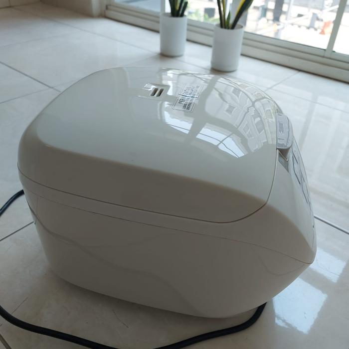 Jual PANASONIC RICE COOKER DIGITAL FUZZY LOGIC SR DF181 SECOND - Kota ...