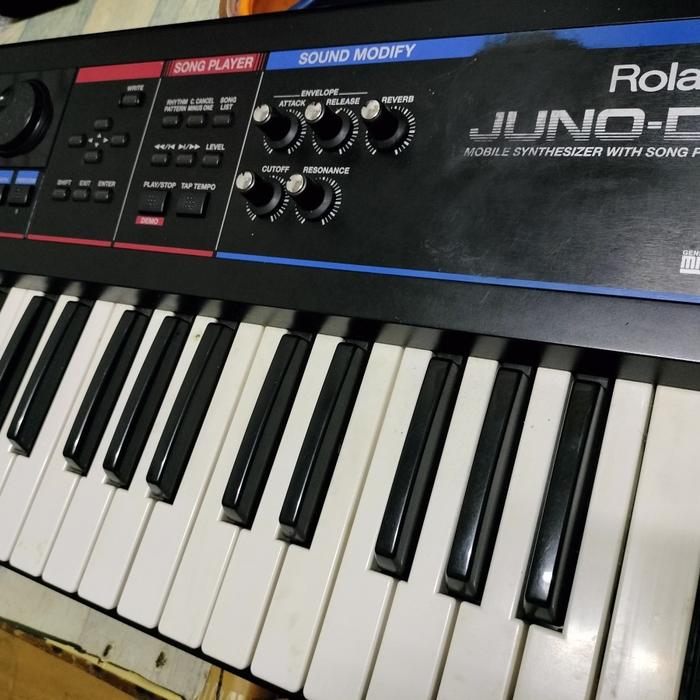 Jual ROLAND JUNO DI Keyboard Synthesizer second good condition - Kota ...