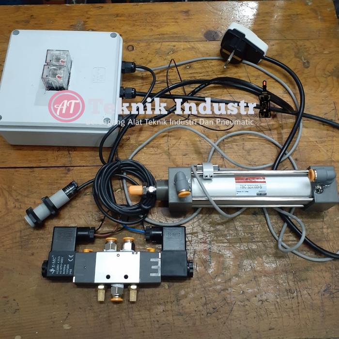 Jual Pneumatic Cylinder 32x100 Set Sensor proximity Switch - Jakarta ...