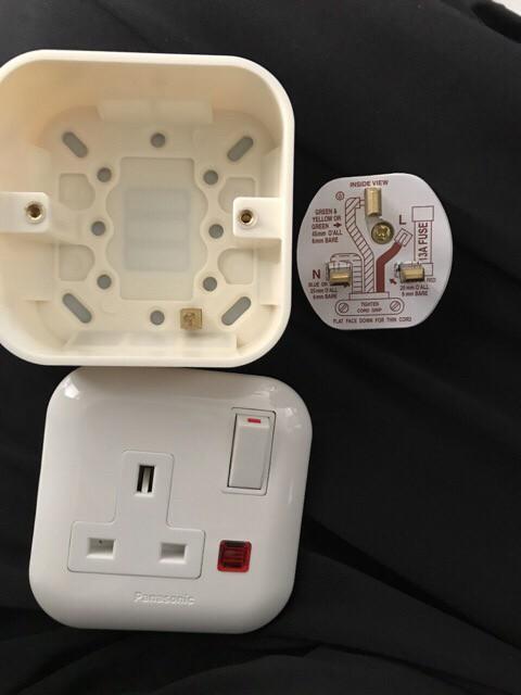 Jual Stop kontak Ac panasonic + steker + out bow dus 1 set komplit ...