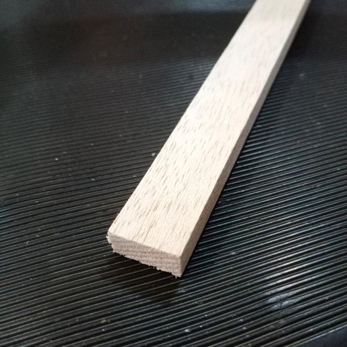 Jual 1x2 Kayu balsa Stick 10mm x 20mm x 60cm untuk maket miniatur ...