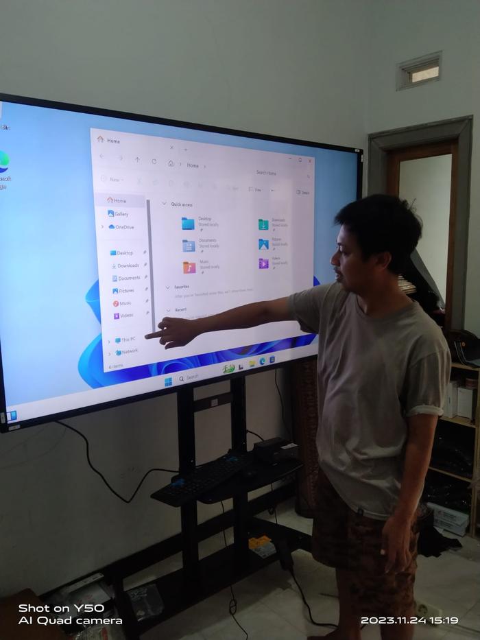 Jual Interactive Whiteboard/Education TV Smart Touchscreen 55 inch Windows - TANPA PC - Kab ...