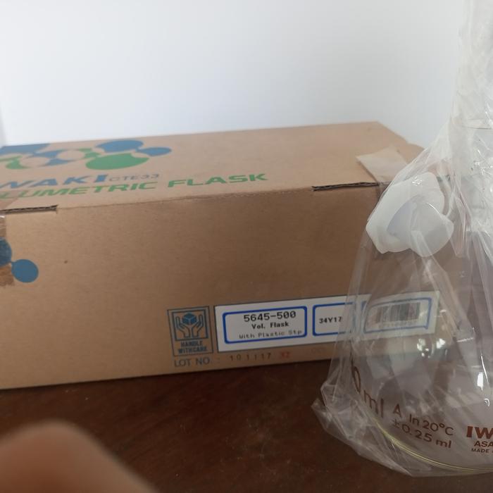 Jual Labu Ukur Volumetric flask with Plastic stp 500ml Iwaki - Kota ...