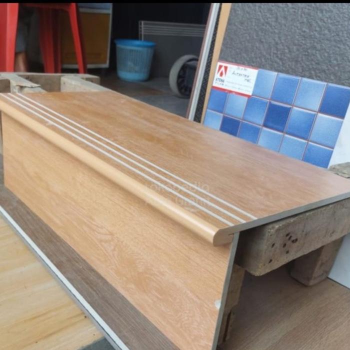 Jual keramik/granit lantai tangga motif kayu double bevel 30x90 30x100 ...