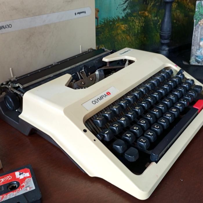 Jual Mesin Tik Ketik Merk Olympia Traveller Jadul Antik Vintage Lawas ...
