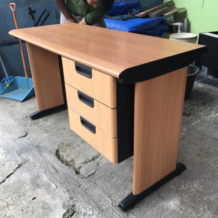Jual Meja kantor high point 120x50cm bagus - 120x50cm - Kota Tangerang ...