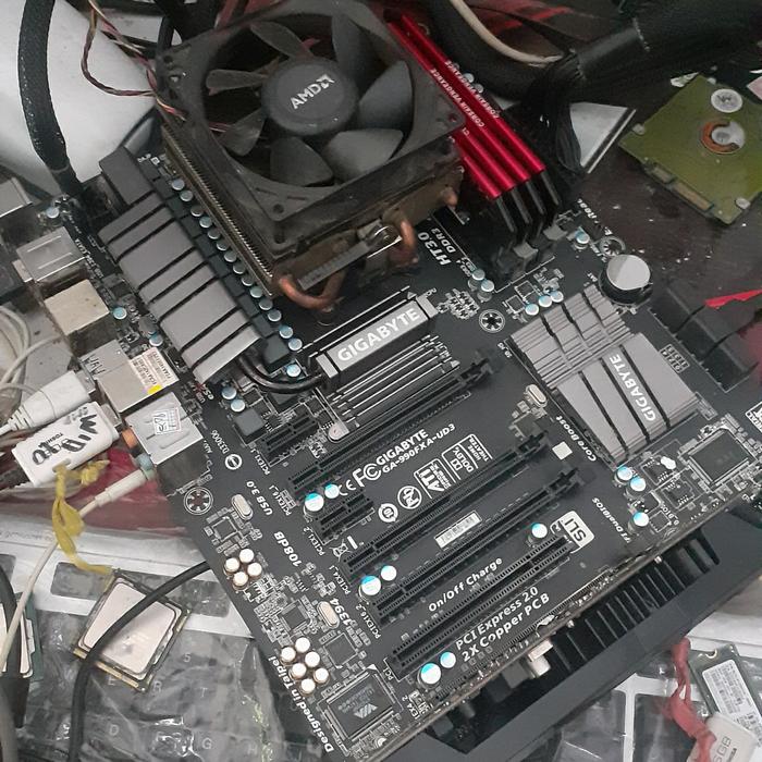 Jual Gigabyte 990 GA-990FXA-UD3 Gaming AM3+ Mobo for FX Vishera 8370 ...