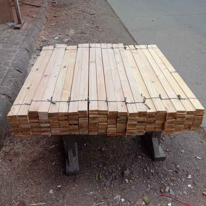 Jual reng kayu jati belanda kayu pinus ukuran 2 cm x 4 cm x 120 cm ...