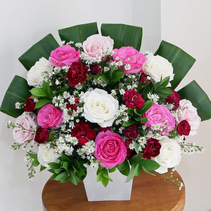 Jual rangkaian bunga meja asli fresh rose - Kota Tangerang - Bellflower ...