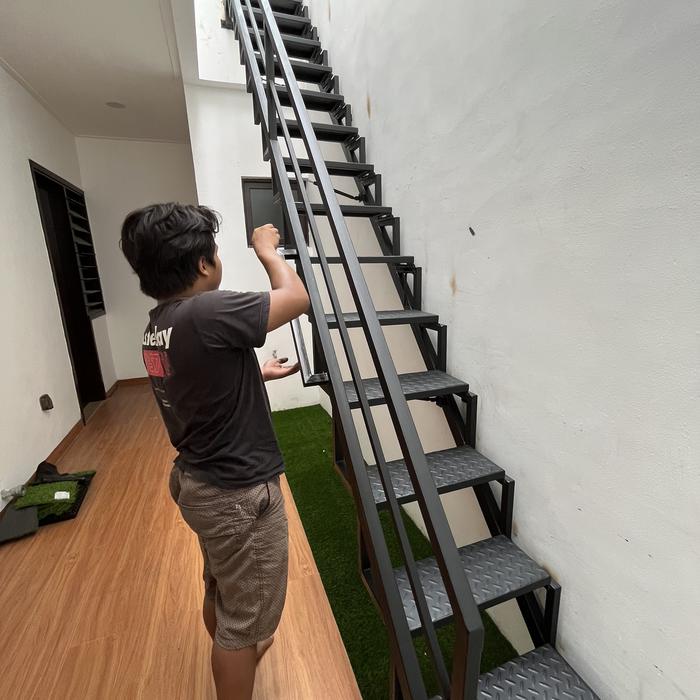 Jual Tangga lipat dinding besi minimalis - Kota Tangerang Selatan ...