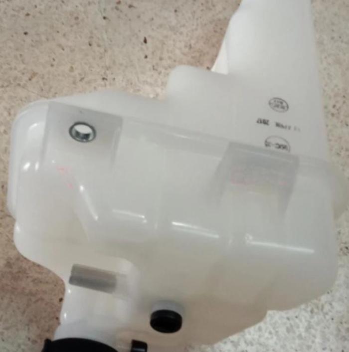 Jual Tabung Air Radiator Toyota Hilux dan Innova Reborn Fortuner VRZ ...