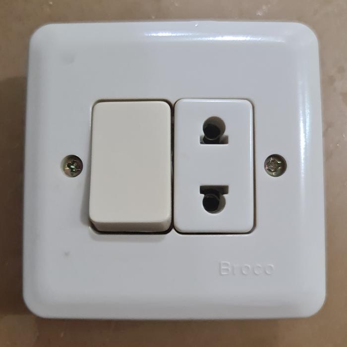 Jual Switch Saklar Stop Kontak Socket NewGee Broco Cream 6622U Double ...