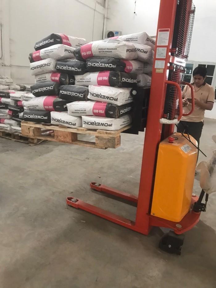 Jual Hand Lift Semi elektrik 2 ton 1,5 meter Dalton / Semi Elektrik ...