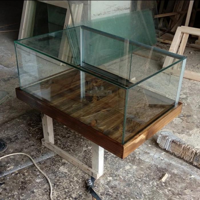 Jual etalase kue roti frameless kaca 60x50x30 alas kayu 3 unit - Kota ...