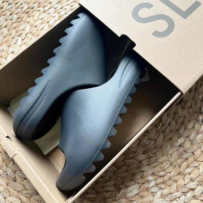 Jual Sandal Casual Yeezy Slide Pria Onyx Hitam ORIGINAL MATERIALS - Kab ...
