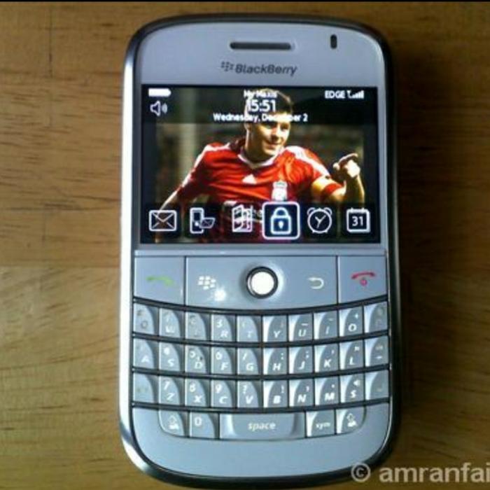 Jual handphone blackberry 9000 original 100% DIJAMIN PLUS ADAPTOR PORT ...