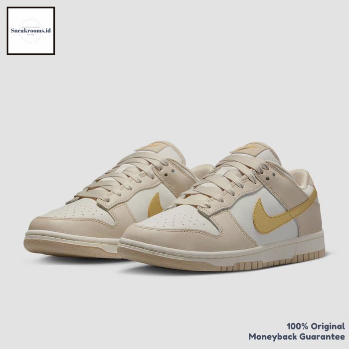 Jual Sepatu Sneakers / Nike Dunk Low ESS (W) Gold Swoosh / Original ...