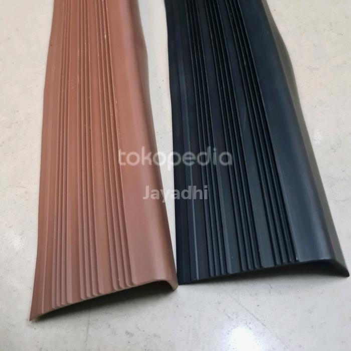 Jual Karet Tangga Anti Slip Licin / Siku Karet Rubber Step Nosing ...